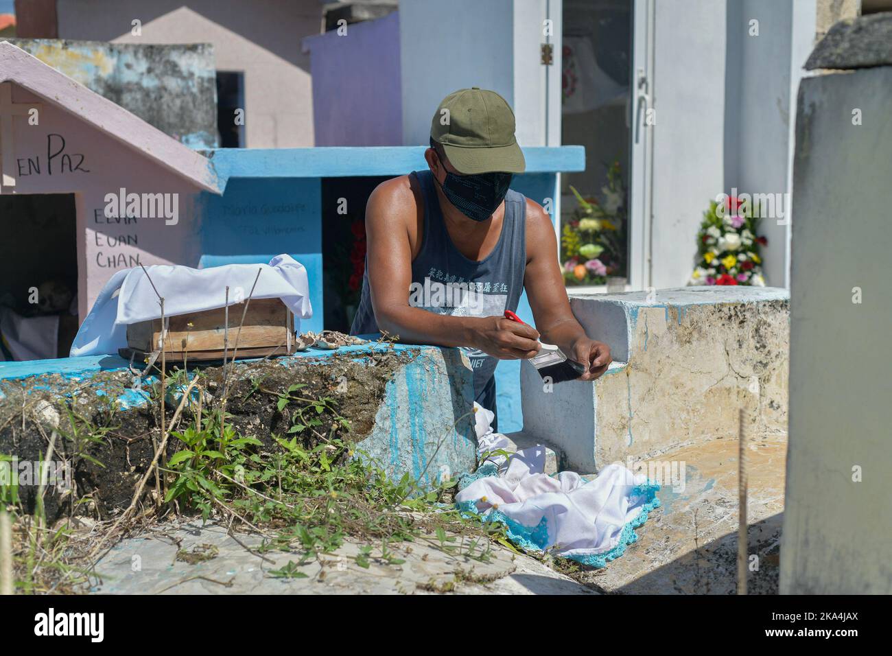 Non Exclusive: October 30, 2022, Pomuch, Mexico: Inhabitants of Pomuch ...