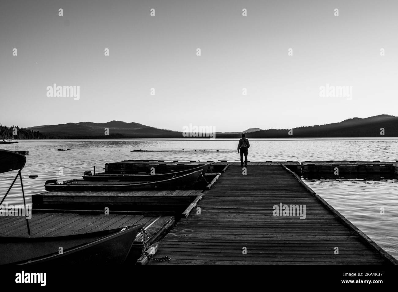Lone figure by water hi-res stock photography and images - Alamy