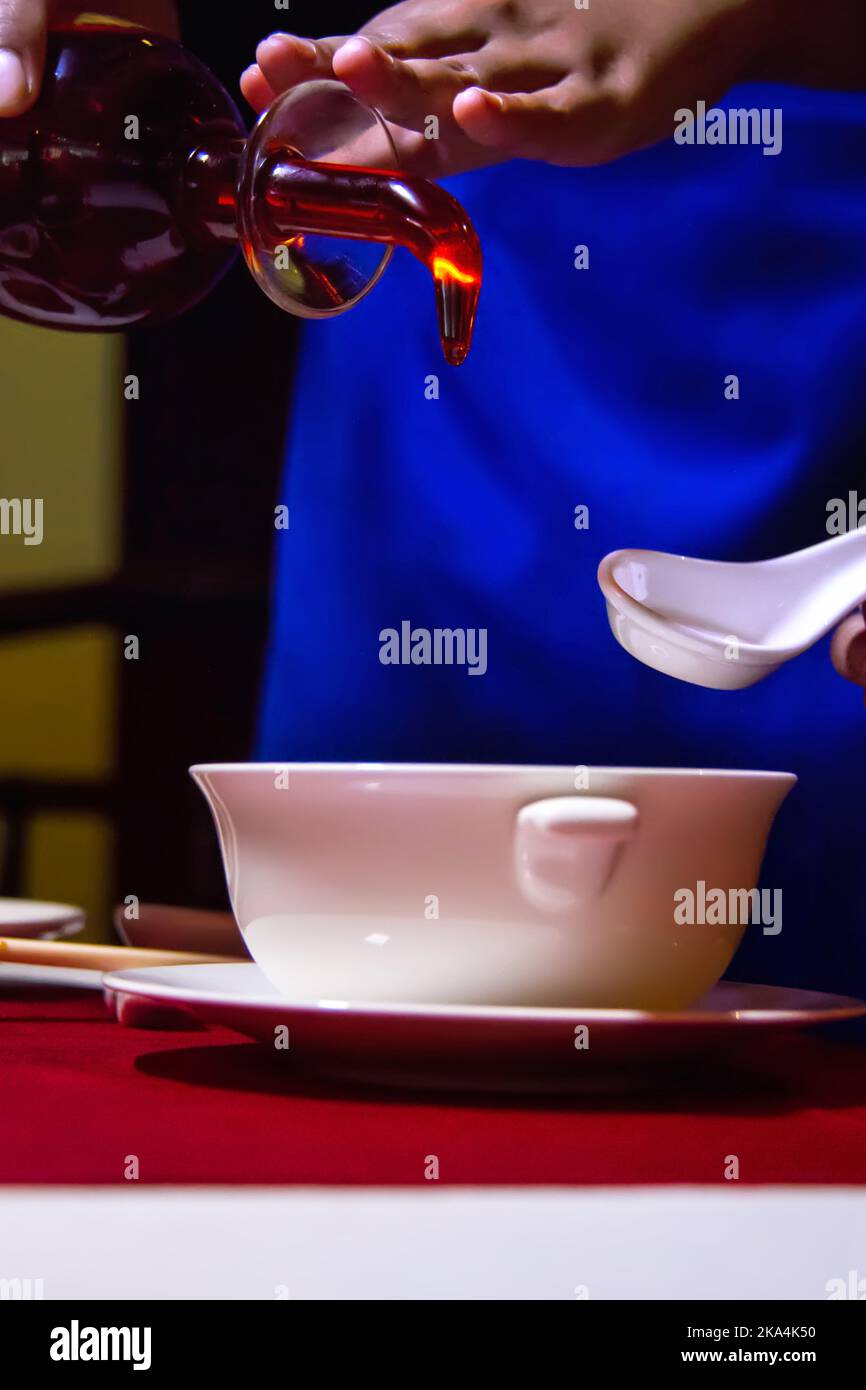 Waiter pouring sauce hi-res stock photography and images - Alamy