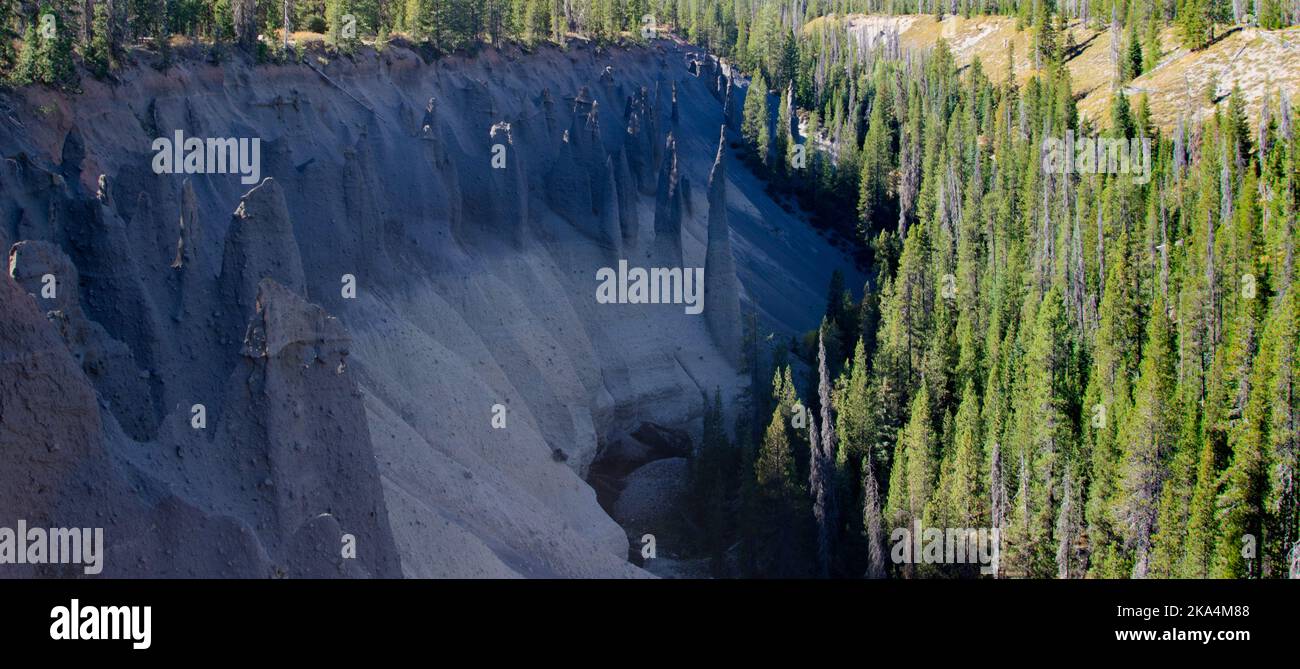 The Pinnacles, volcanic vents hugging the edge of crater lake in Oregon ...
