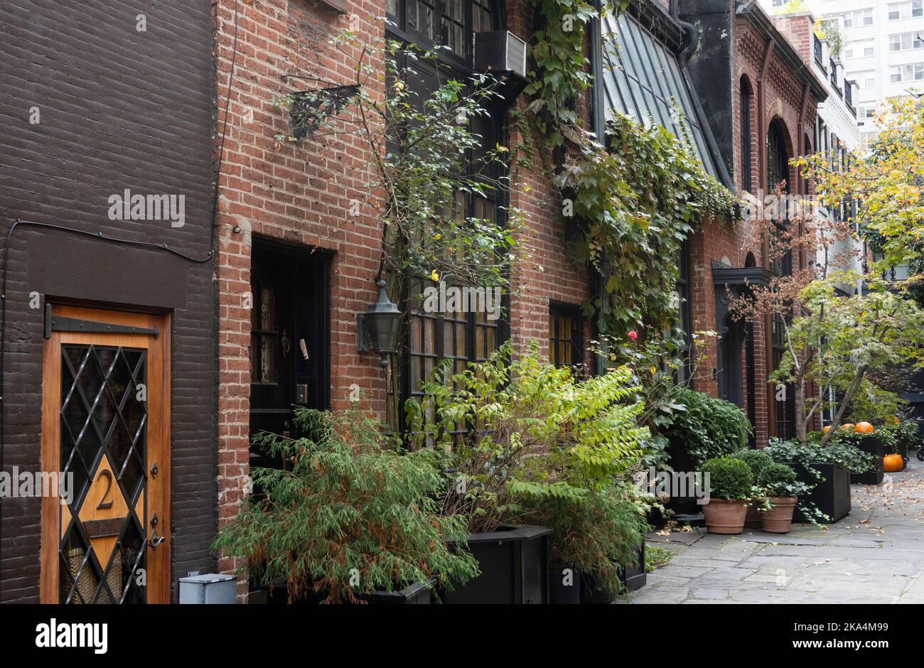 Sniffen court hi-res stock photography and images - Alamy