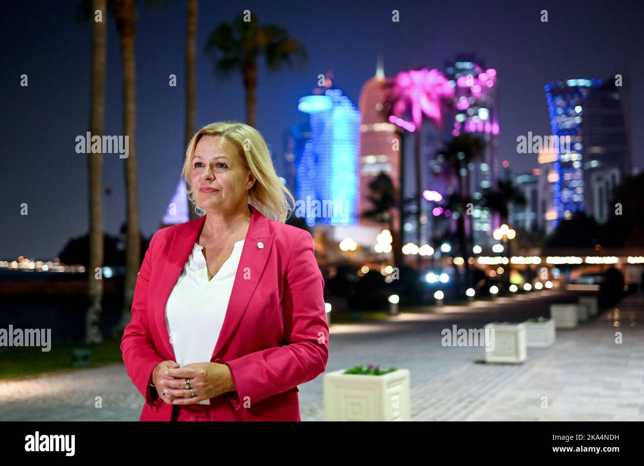 Qatar 2022 stadiums hi-res stock photography and images - Alamy