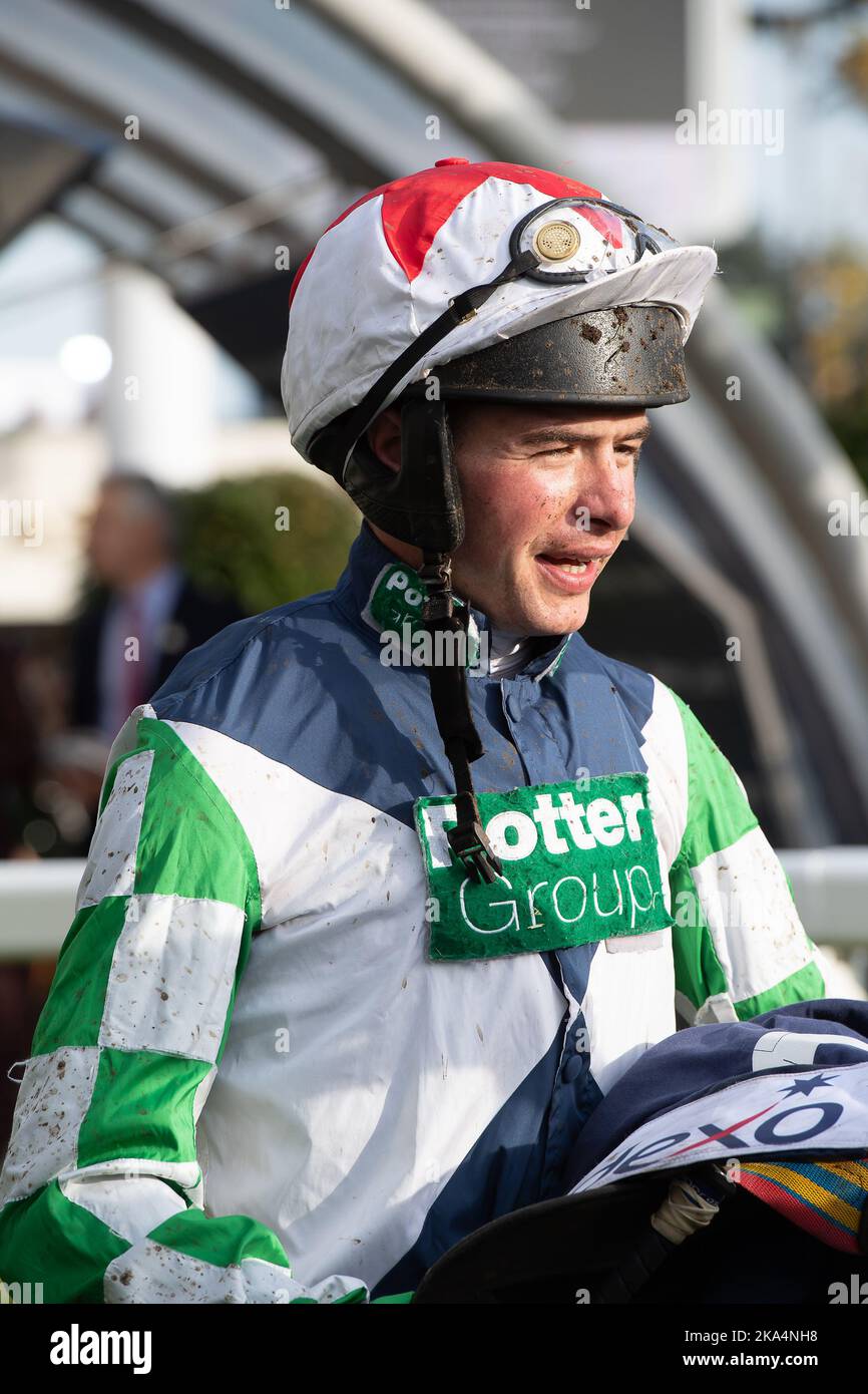 Jockey sam thomas at ascot hi-res stock photography and images - Alamy
