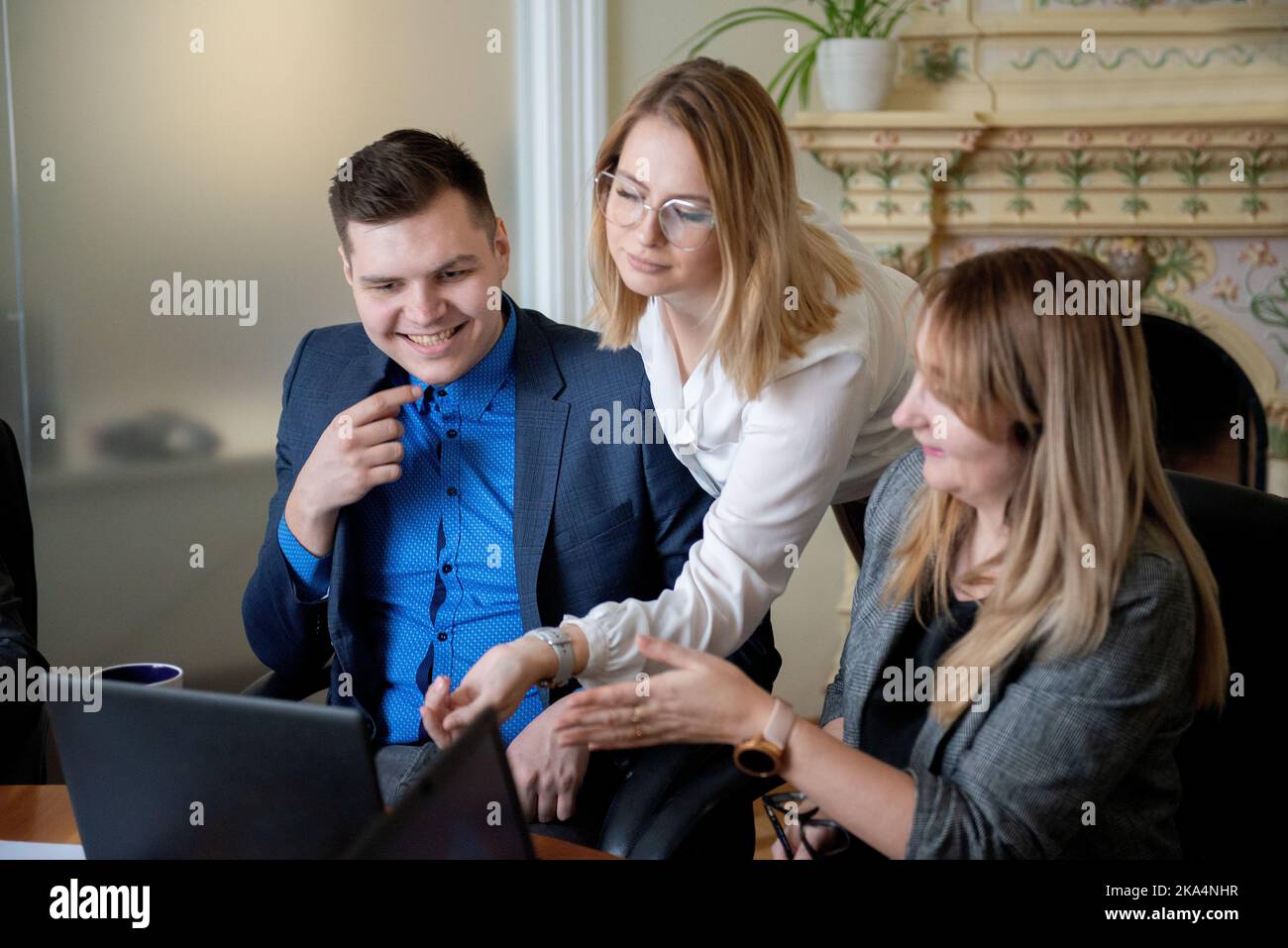 Business leadership roundtable hi-res stock photography and images - Alamy