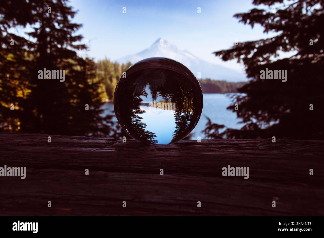 Crystal day lake mt hi-res stock photography and images - Alamy