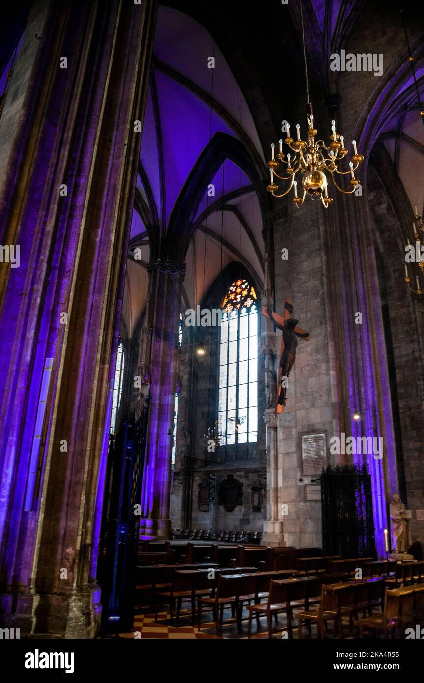 Gothic clustered columns hi-res stock photography and images - Alamy