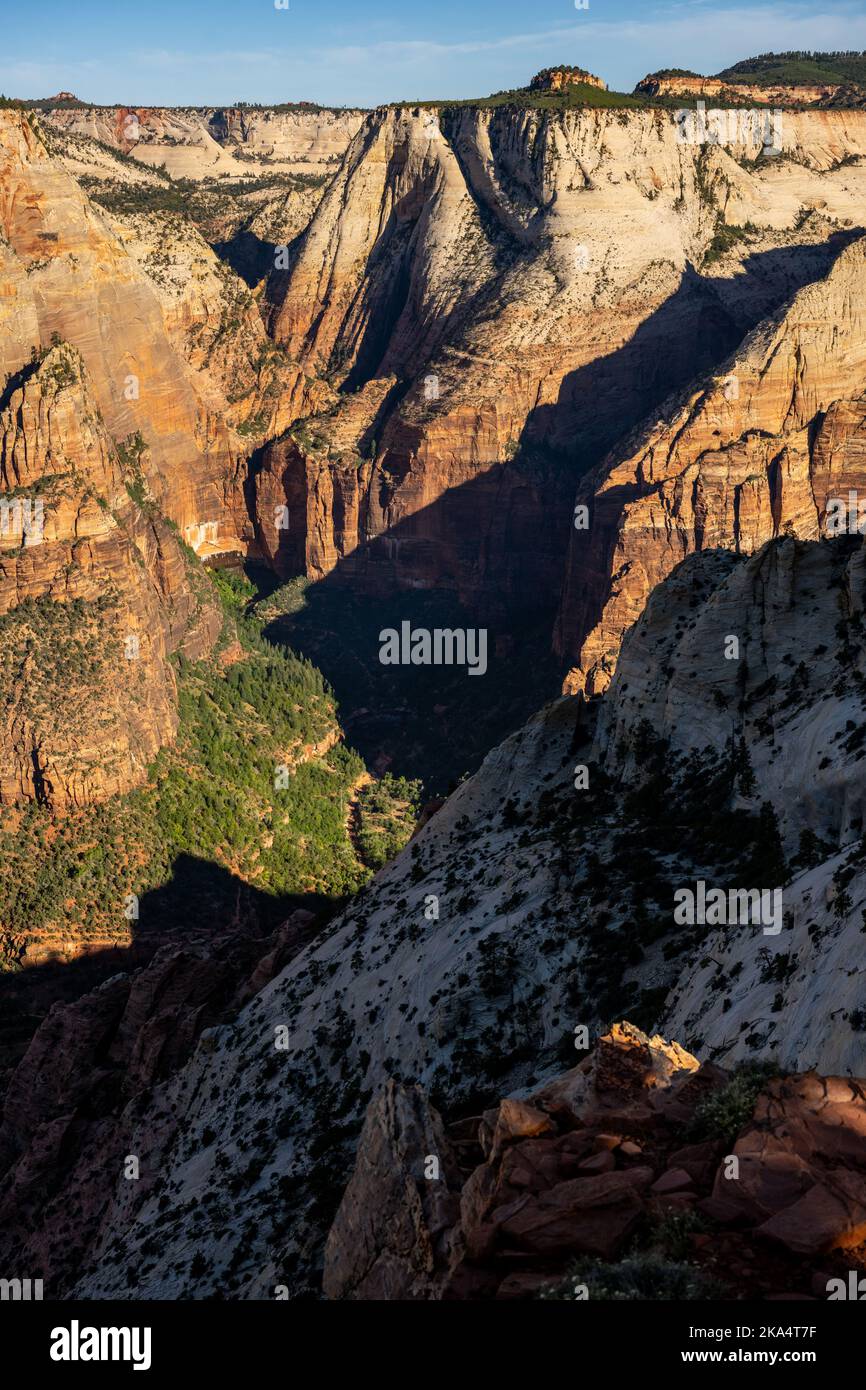 West Rim Of Zion Canyon And Dramatic Shadows Below Stock Photo - Alamy