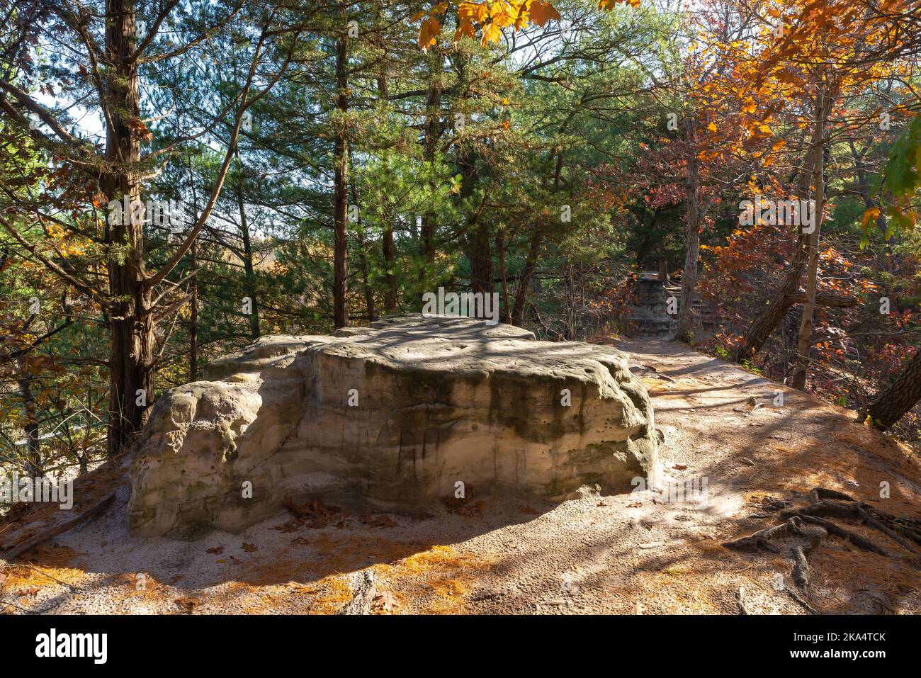 Hiking trail on the West end of Starved Rock State Park on a beautiful ...