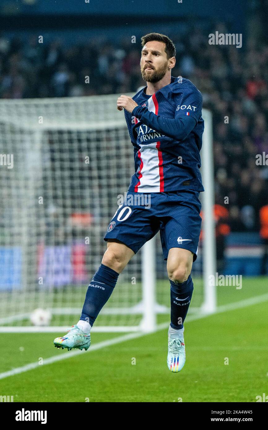PARIS, FRANCE - OCTOBER 25: Lionel Messi of Paris Saint-Germain ...