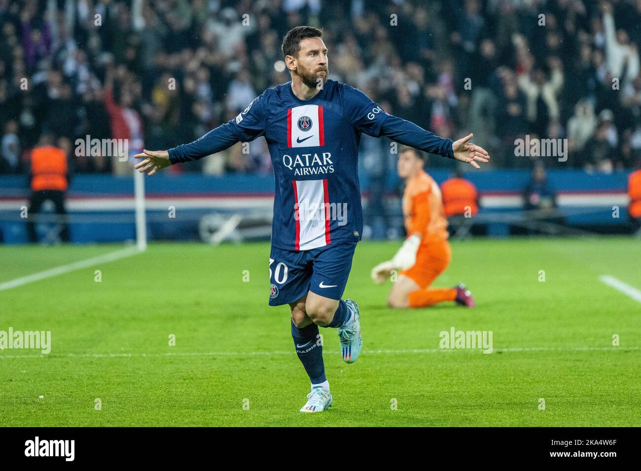 PARIS, FRANCE - OCTOBER 25: Lionel Messi of Paris Saint-Germain ...