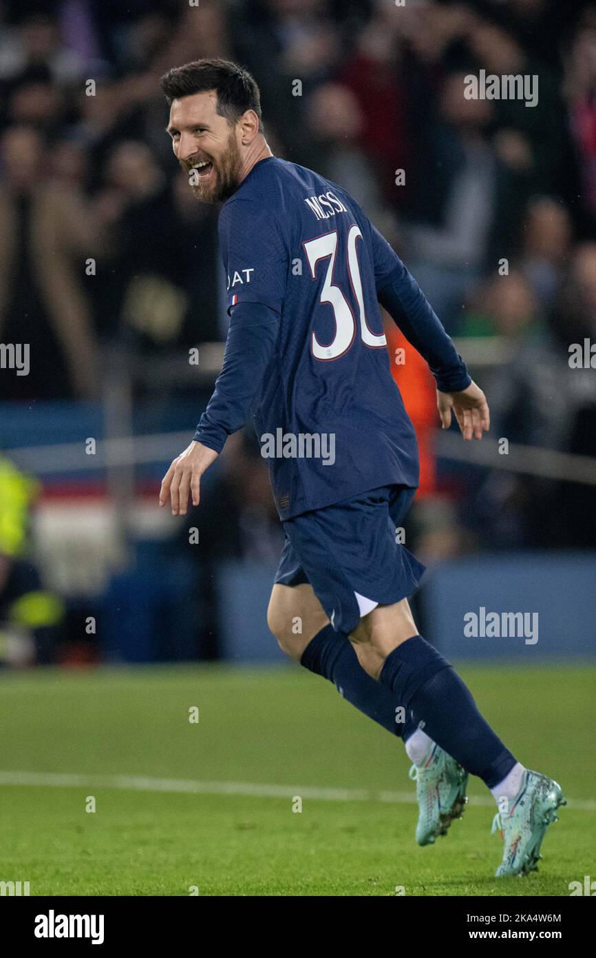 PARIS, FRANCE - OCTOBER 25: Lionel Messi of Paris Saint-Germain ...
