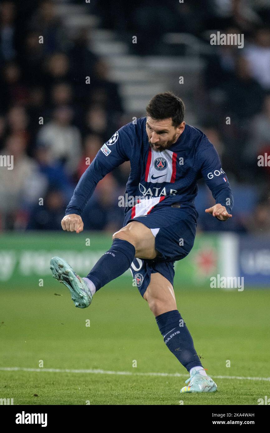 PARIS, FRANCE - OCTOBER 25: Lionel Messi of Paris Saint-Germain scoring ...