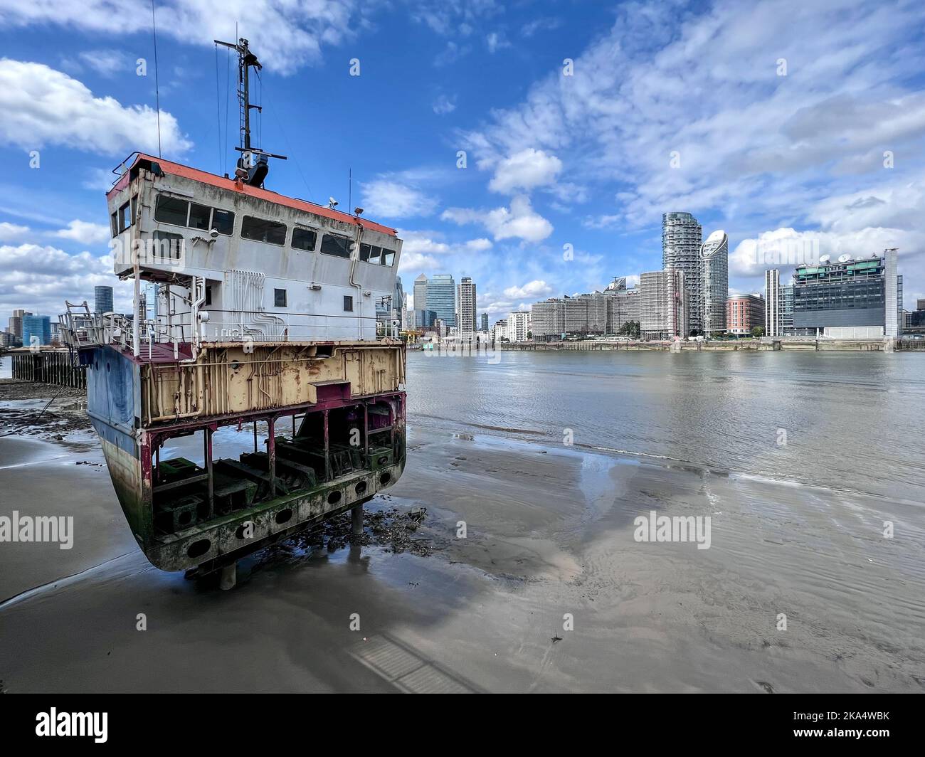 "A Slice of Reality" artwork along the Thames Path, Greenwich Peninsula ...