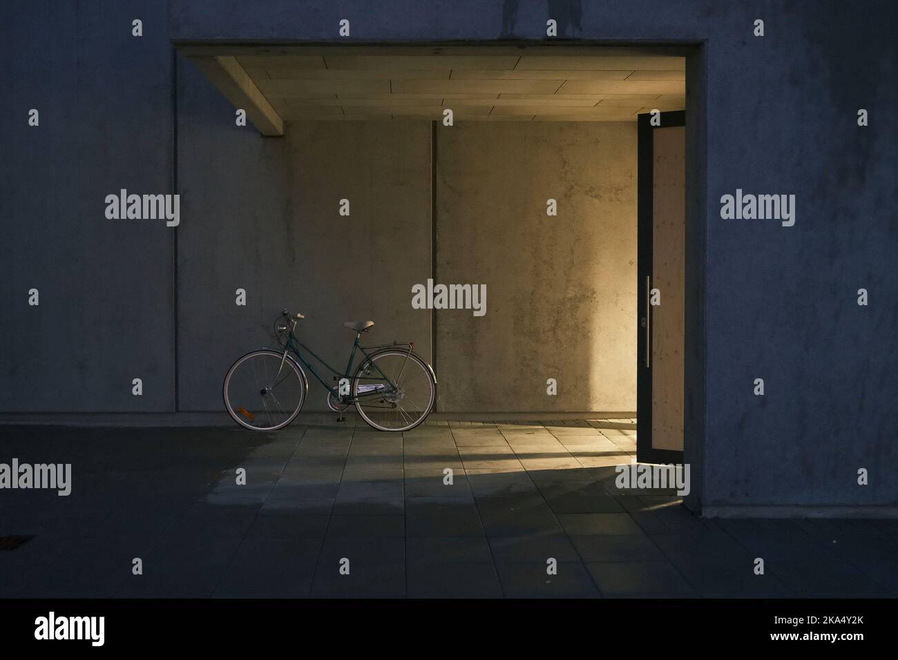 Open garage bike hi-res stock photography and images - Alamy