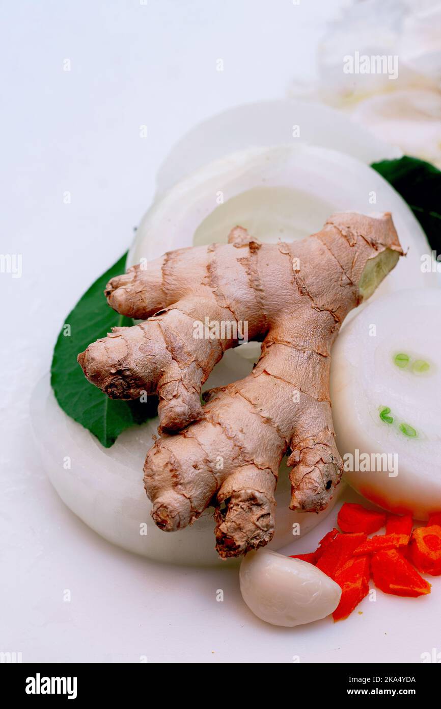 Cutting bay leaf hi-res stock photography and images - Alamy