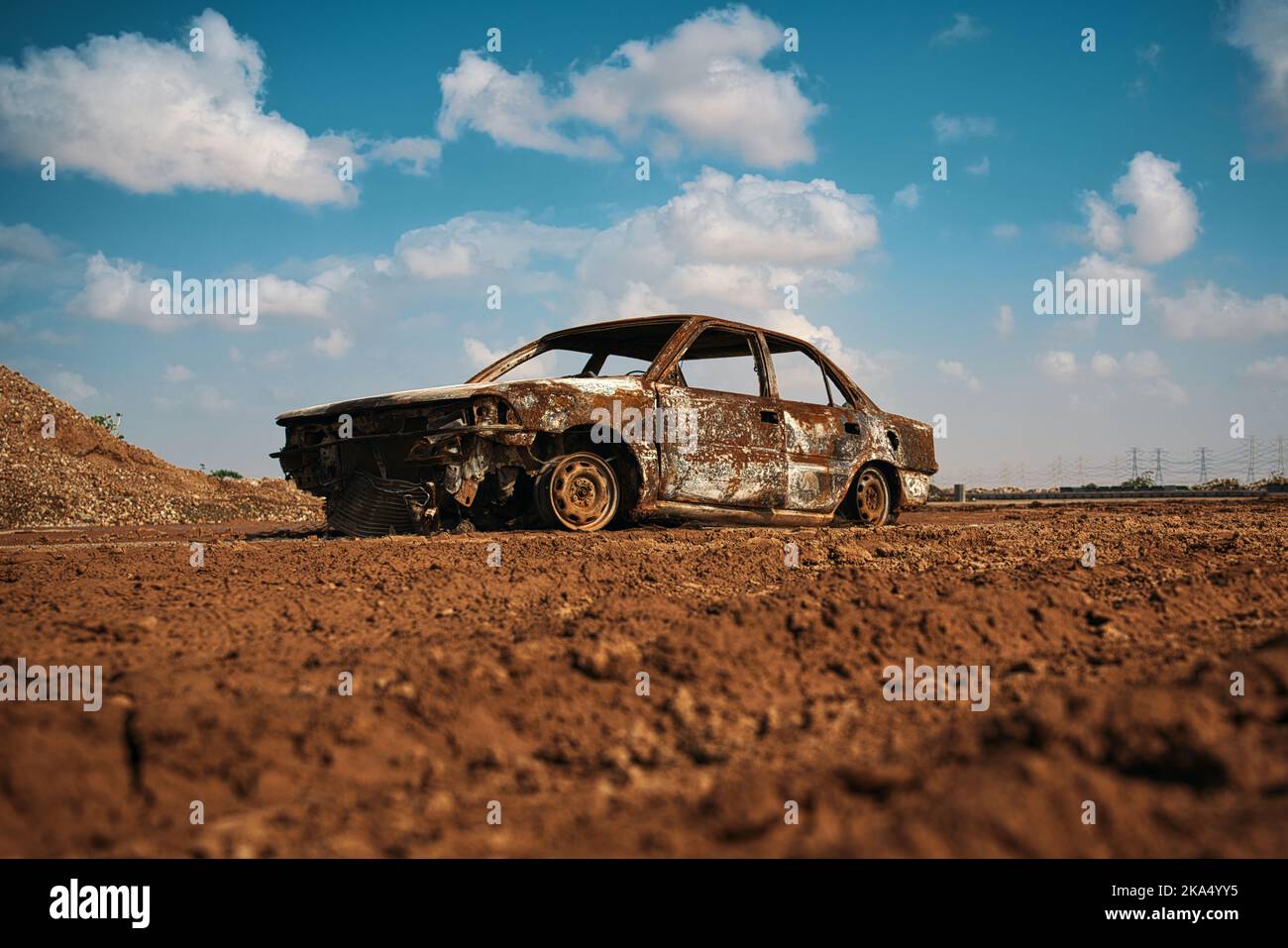 Burned car abandoned in desert Stock Photo - Alamy