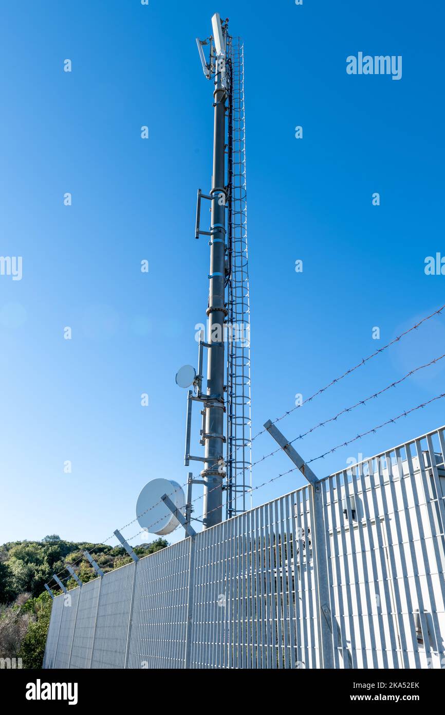 Cellular cell tower top hi-res stock photography and images - Alamy