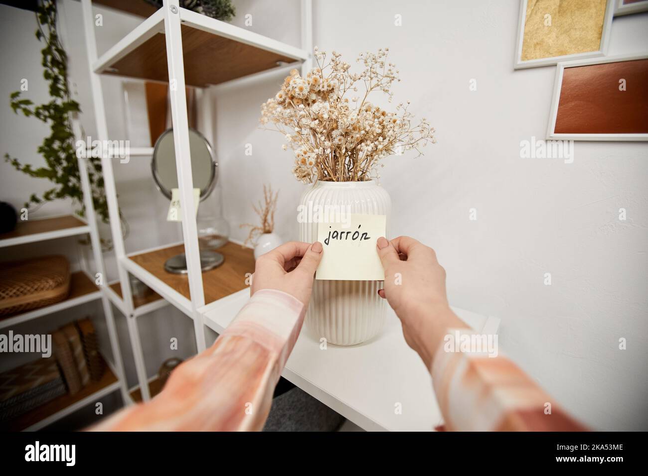 Note vase hi-res stock photography and images - Alamy