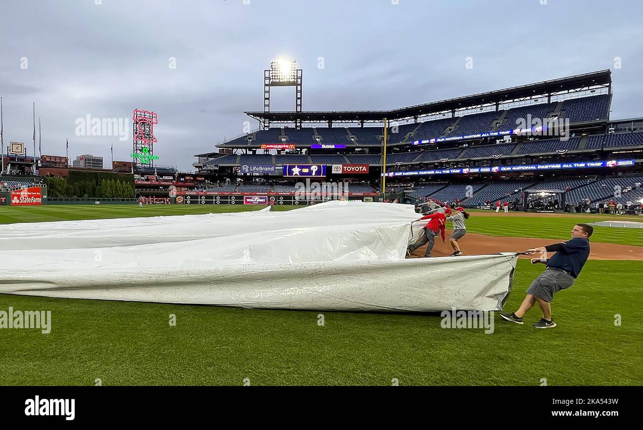 Philadelphia, United States. 31st Oct, 2022. Groundskeepers pull a tarp ...