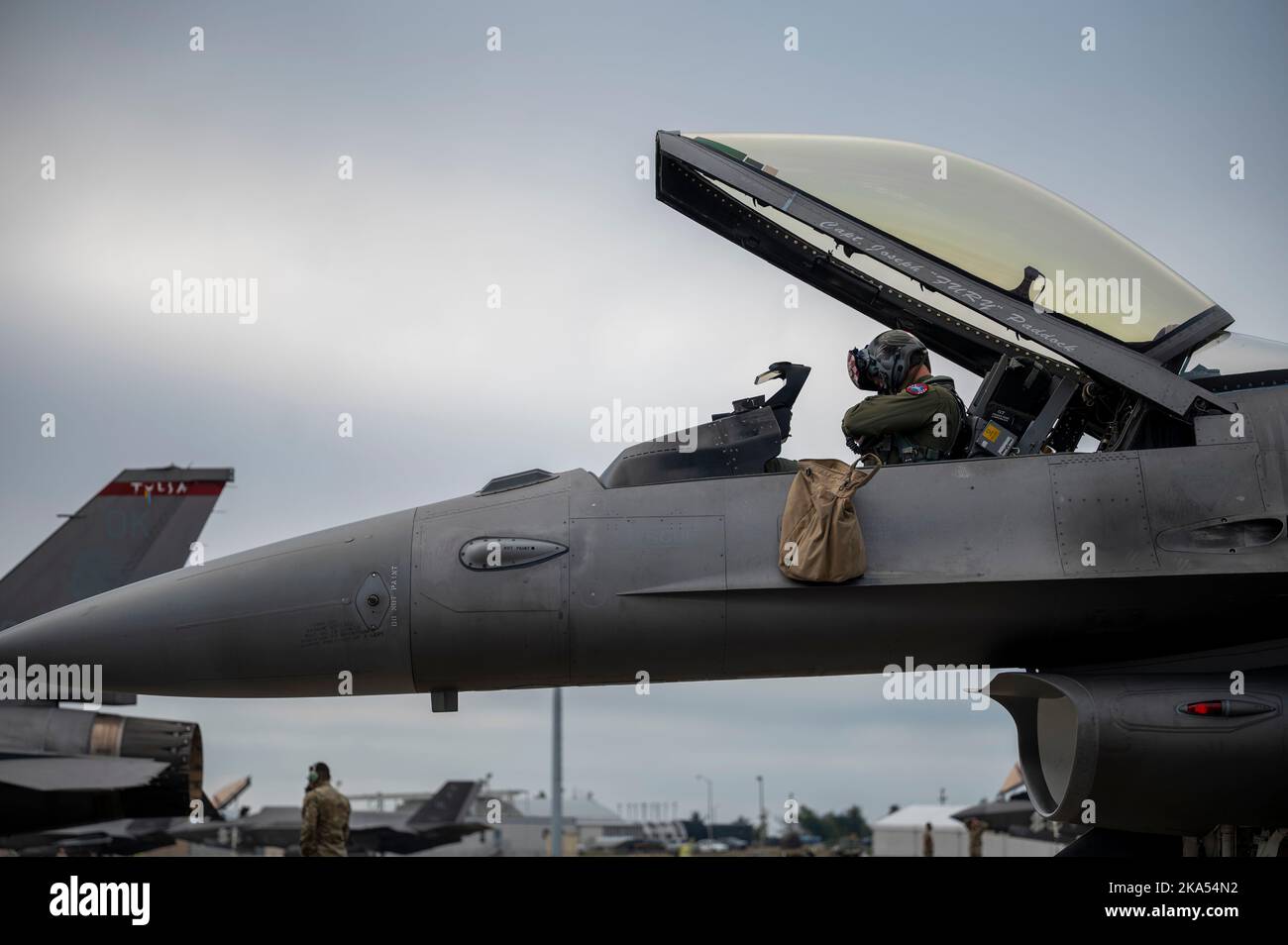 A U.S. Air Force pilot with the 125th Fighter Squadron, Tulsa Air ...