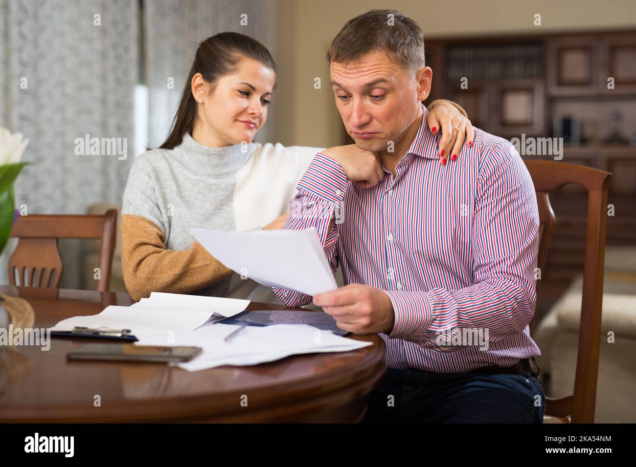 Worriedly hi-res stock photography and images - Alamy