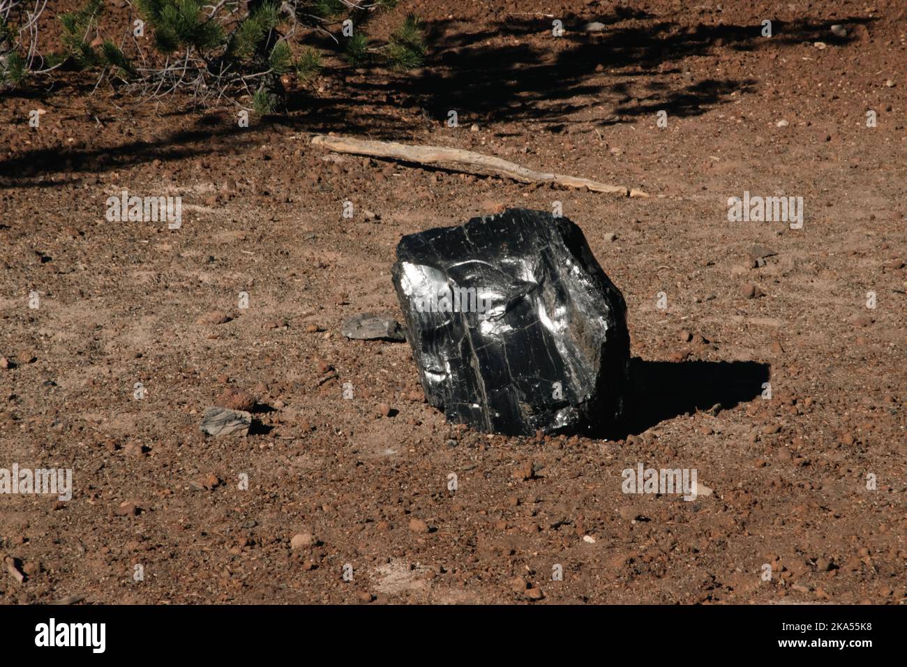 Obsidian rock hi-res stock photography and images - Alamy