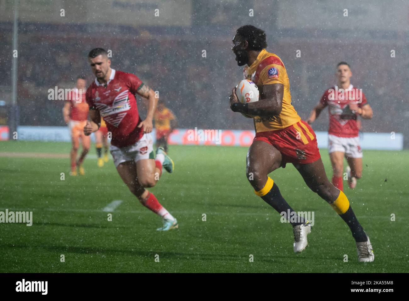 Jimmy ngutlik of papua new guinea hi-res stock photography and images ...