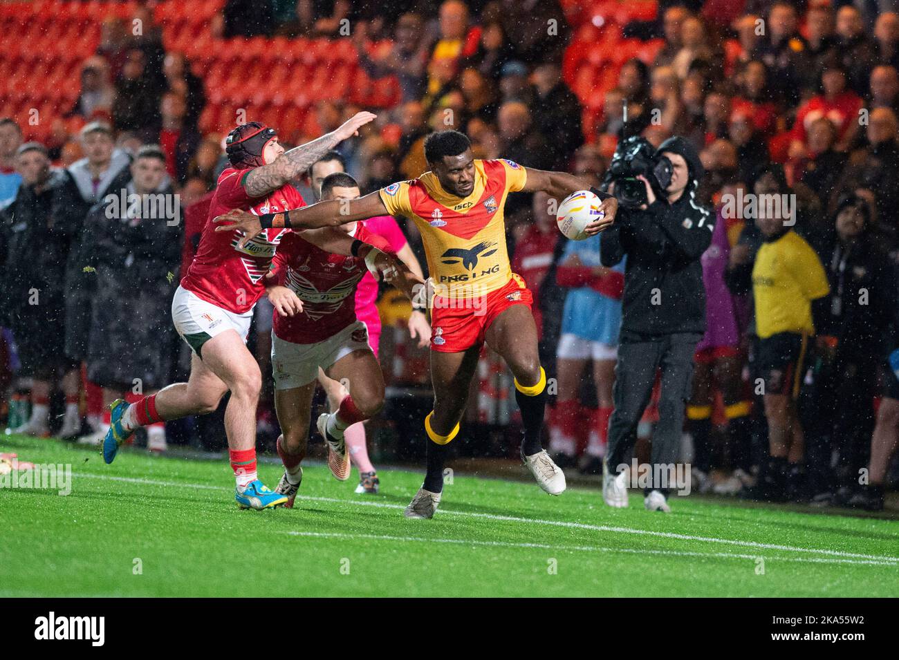 Jimmy ngutlik of papua new guinea hi-res stock photography and images ...