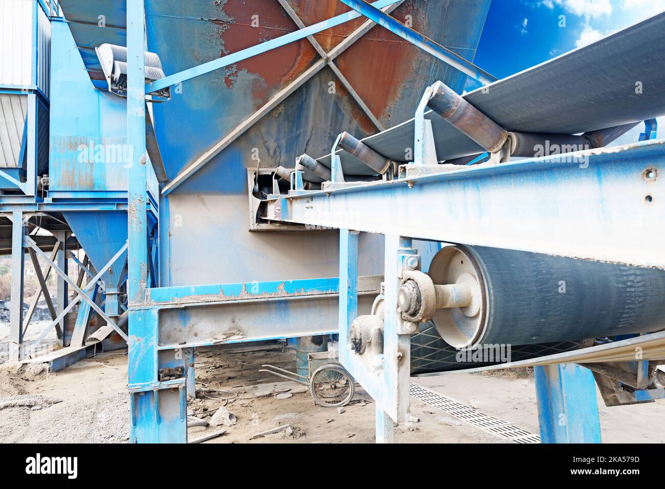 Oil and gas processing plant with pipe line valves Stock Photo - Alamy