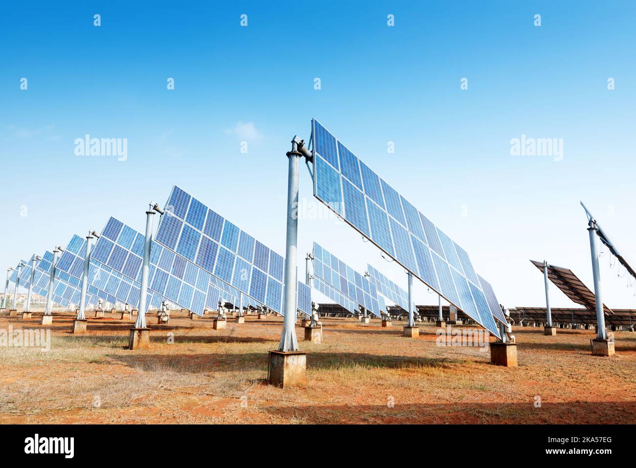 Solar panels - tracking system Stock Photo - Alamy