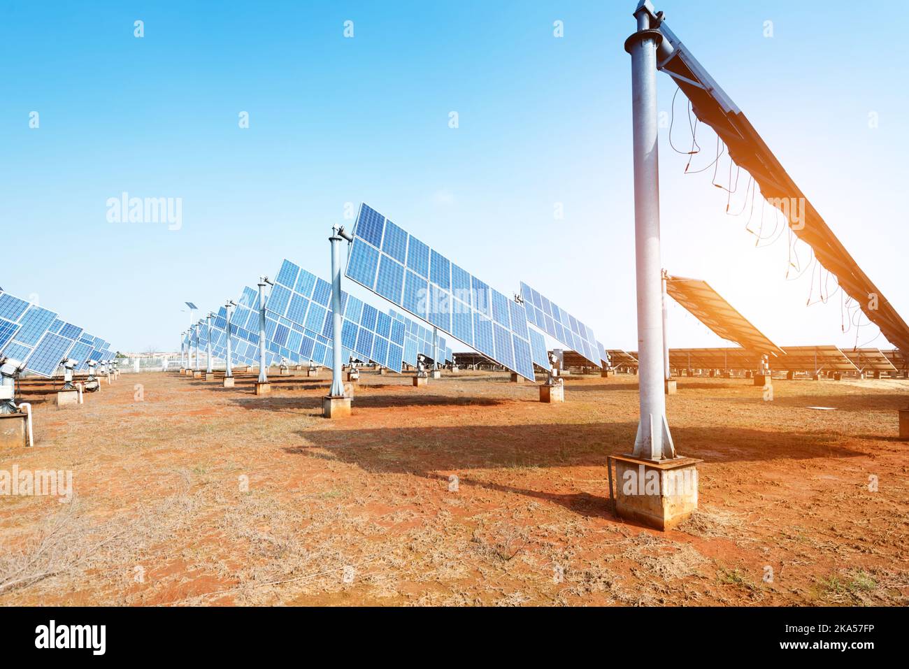 Solar panels - tracking system Stock Photo - Alamy