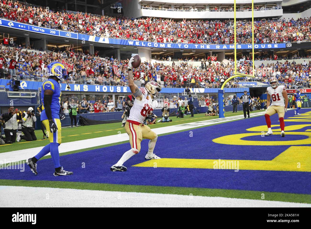 George kittle rams hi-res stock photography and images - Alamy