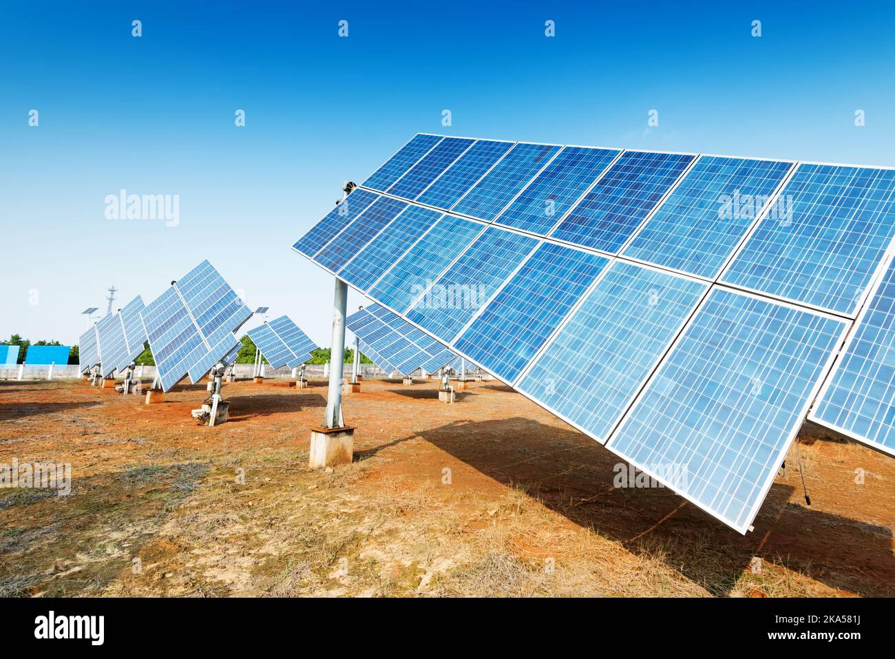 Solar panels - tracking system Stock Photo - Alamy