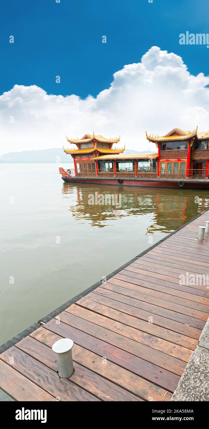 Traditional ship at the Xihu (West lake), Hangzhou, China Stock Photo ...