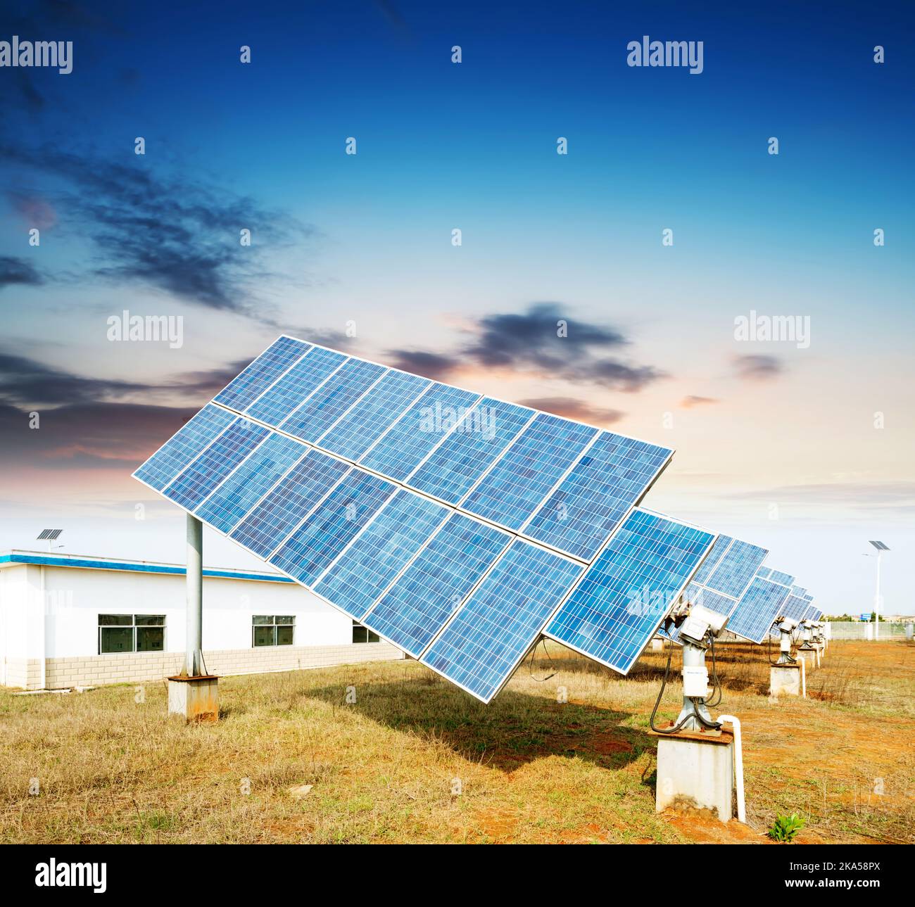 Solar panels - tracking system Stock Photo - Alamy