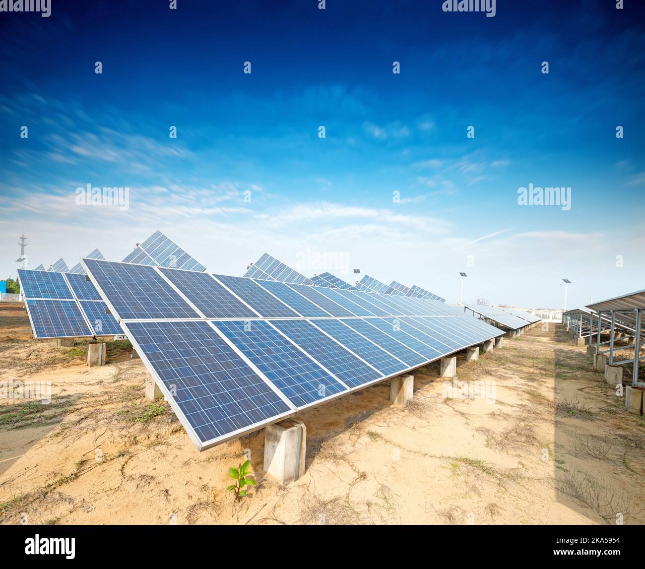 Solar panels - tracking system Stock Photo - Alamy