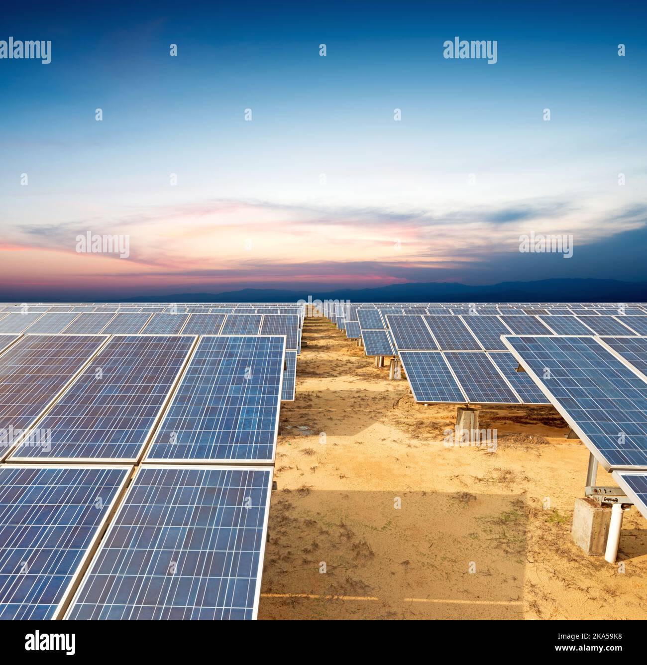 Solar panels - tracking system Stock Photo - Alamy