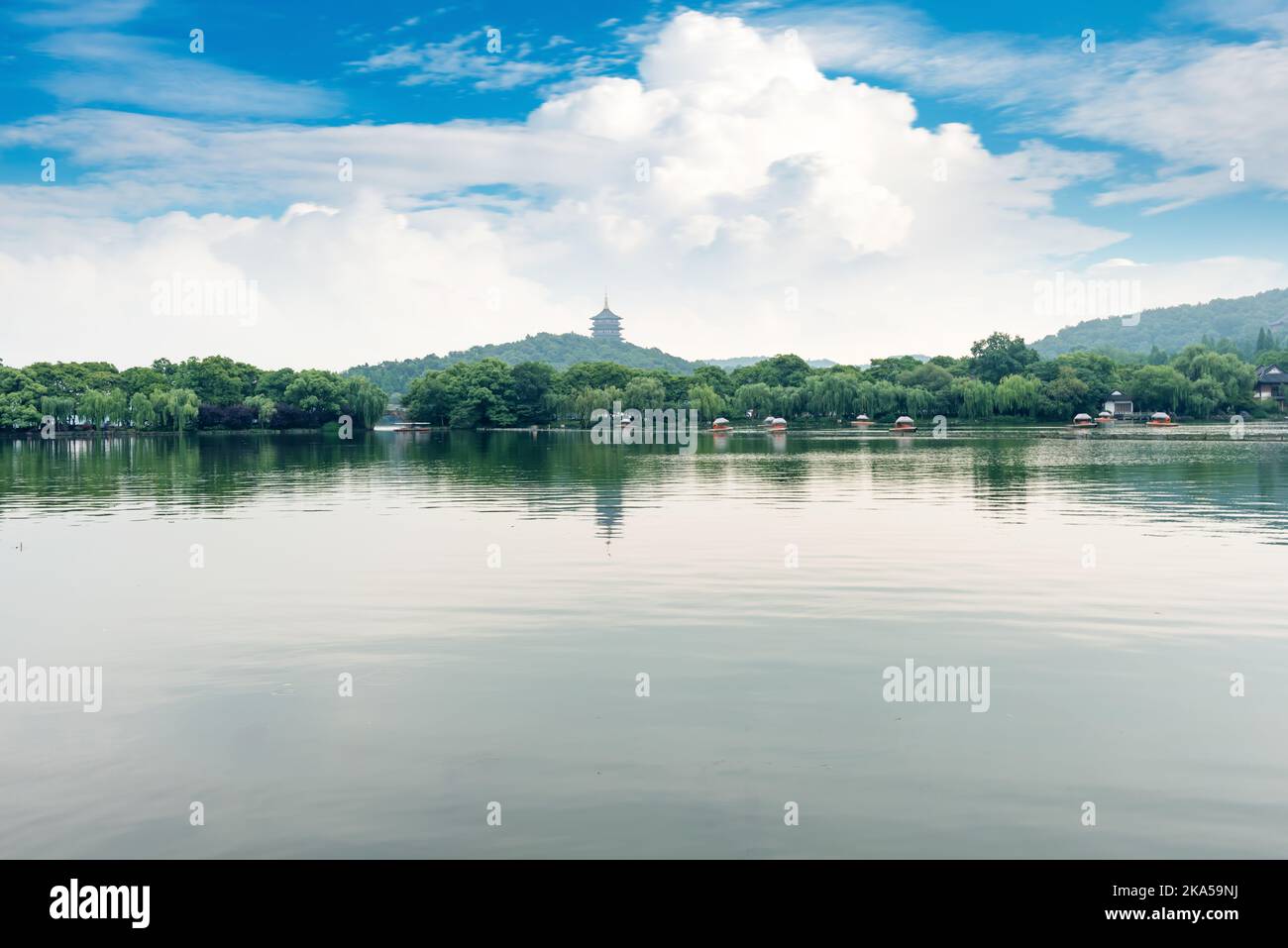 View on the enchanting West Lake, Hangzhou, China Stock Photo - Alamy