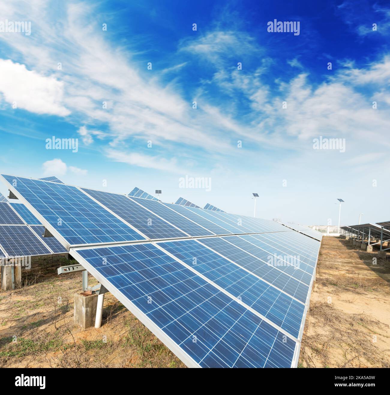 Solar panels - tracking system Stock Photo - Alamy