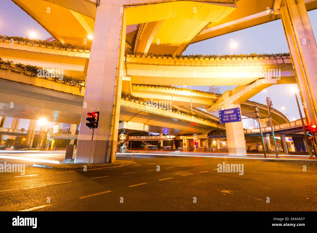 Overpass bridge low angle hi-res stock photography and images - Alamy