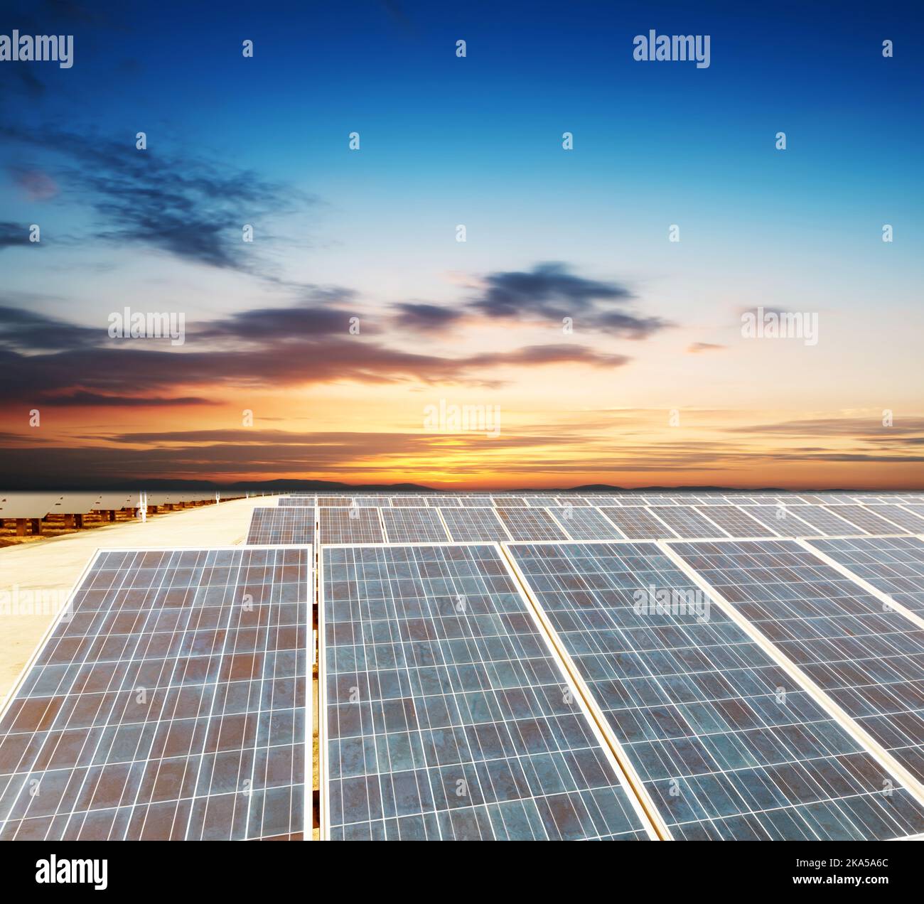 Solar panels - tracking system Stock Photo - Alamy