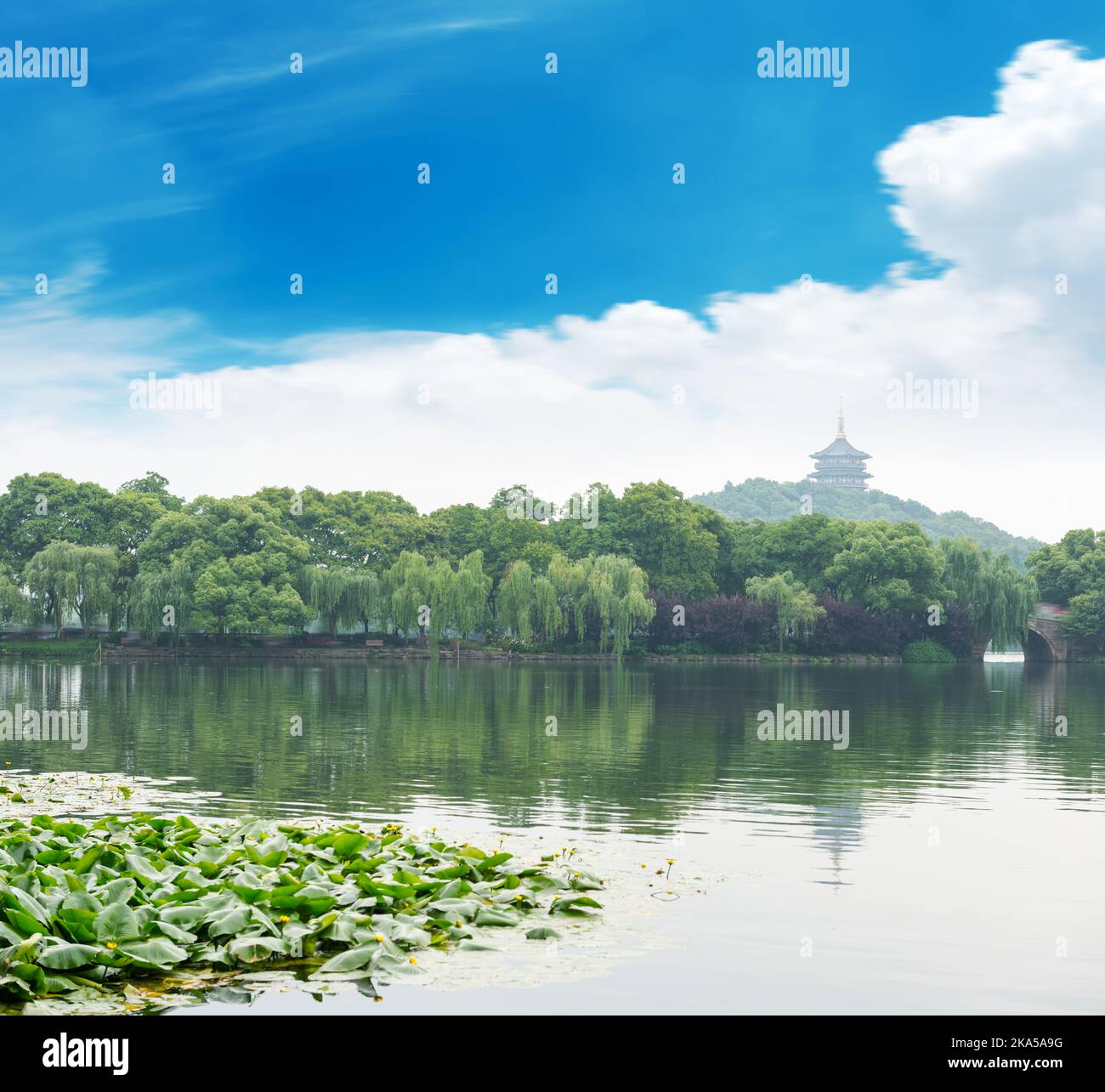 View on the enchanting West Lake, Hangzhou, China Stock Photo - Alamy