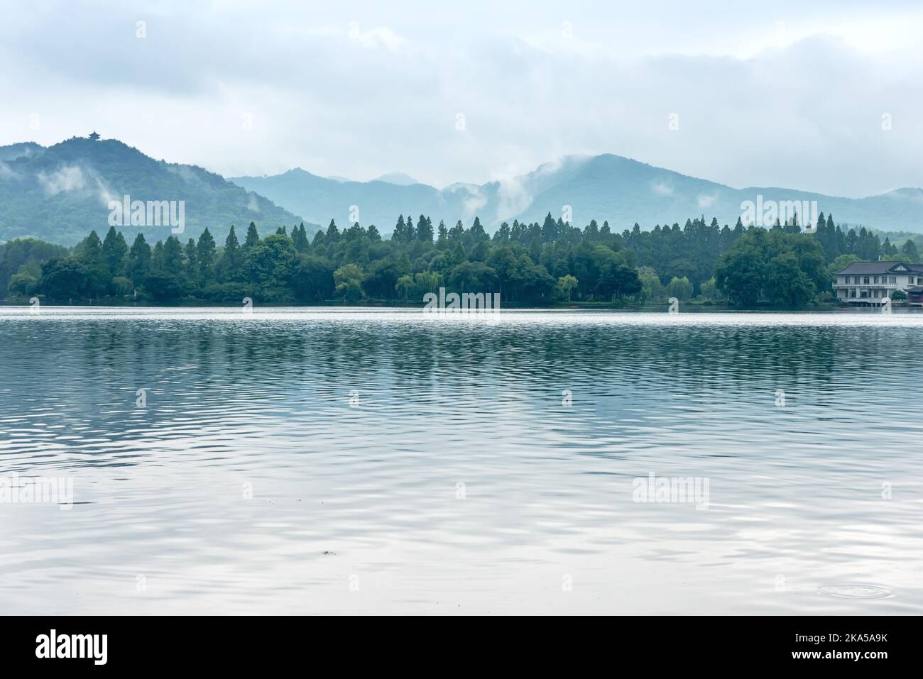 View on the enchanting West Lake, Hangzhou, China Stock Photo - Alamy