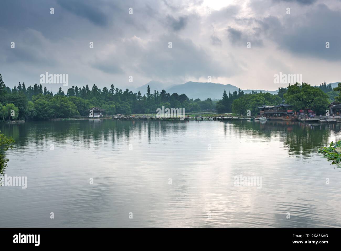 View on the enchanting West Lake, Hangzhou, China Stock Photo - Alamy