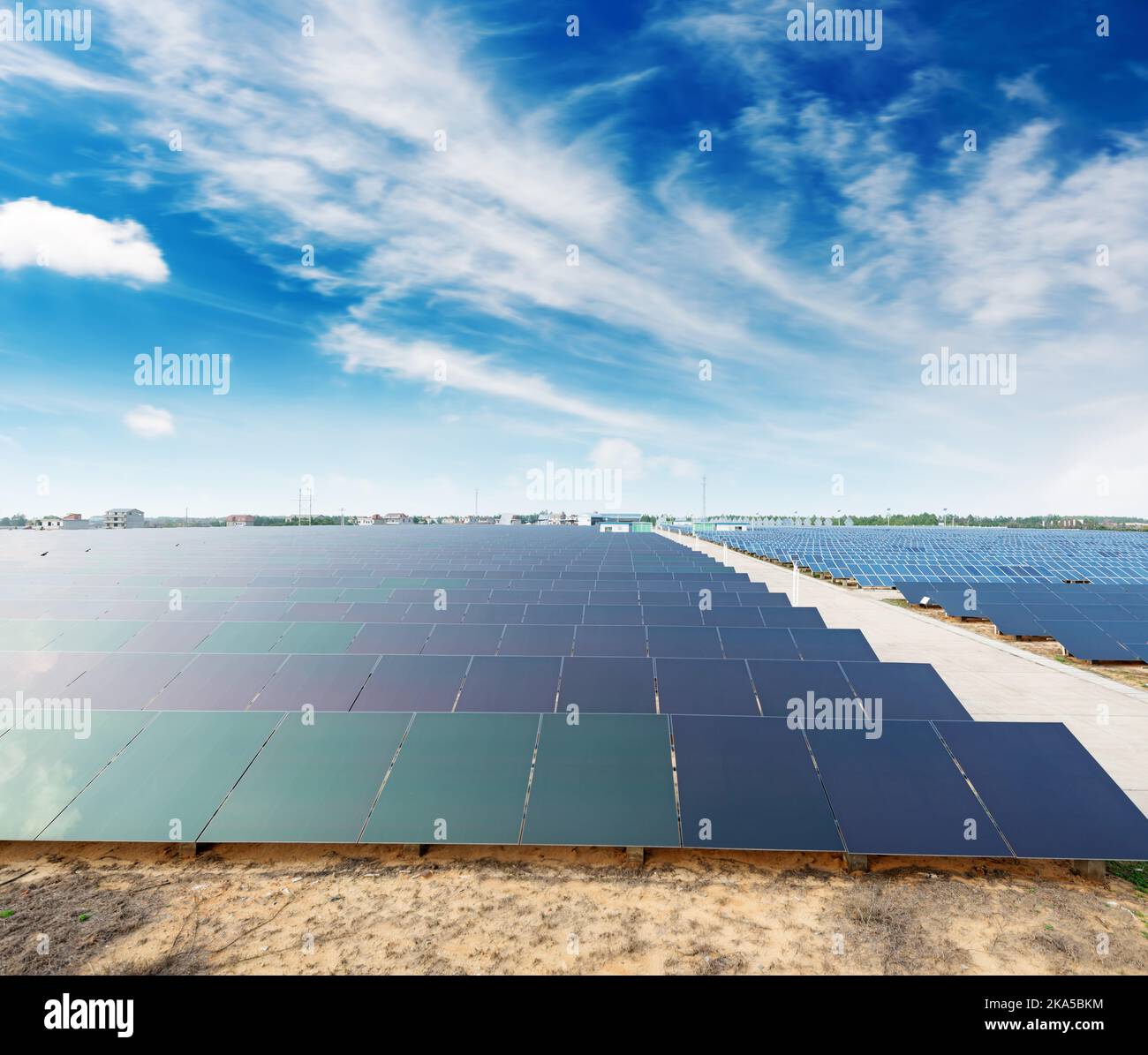 Solar panels - tracking system Stock Photo - Alamy