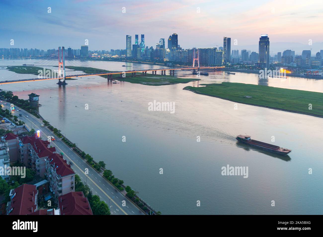 Nanchang, Jiangxi river views Stock Photo - Alamy