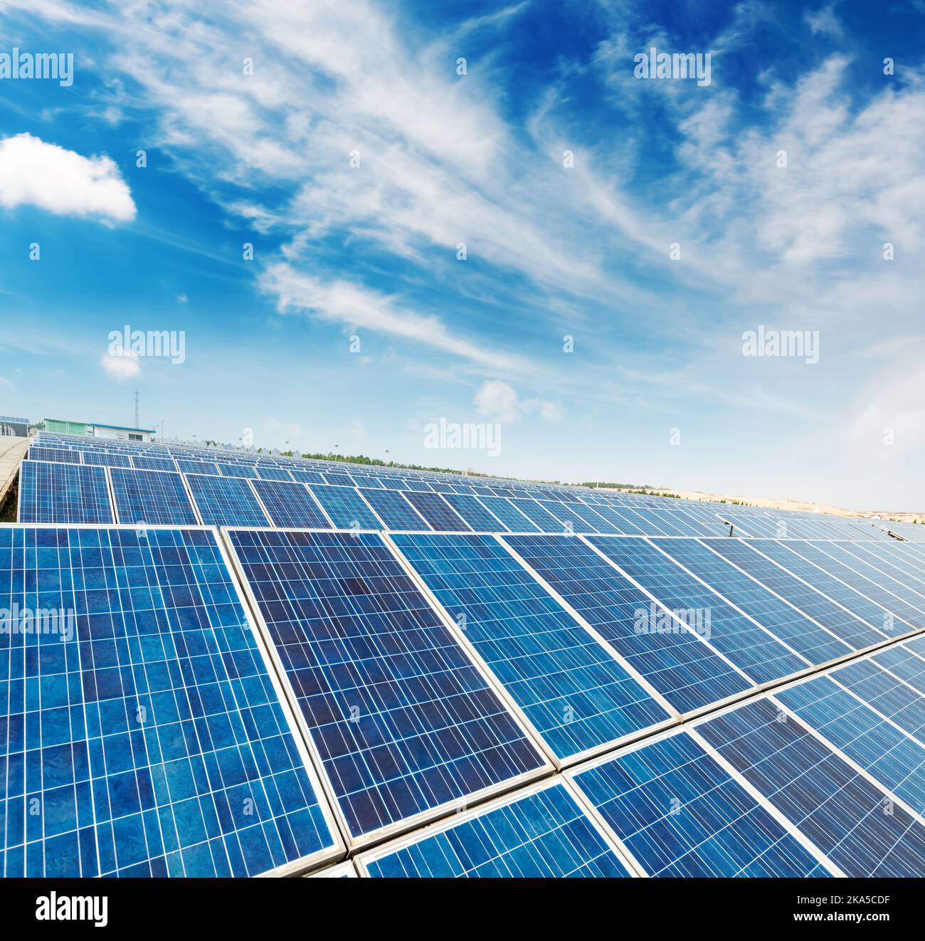 Solar panels - tracking system Stock Photo - Alamy