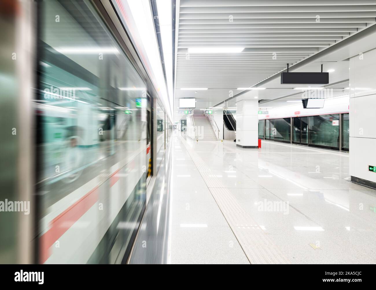 train fast moving at subway station Stock Photo - Alamy