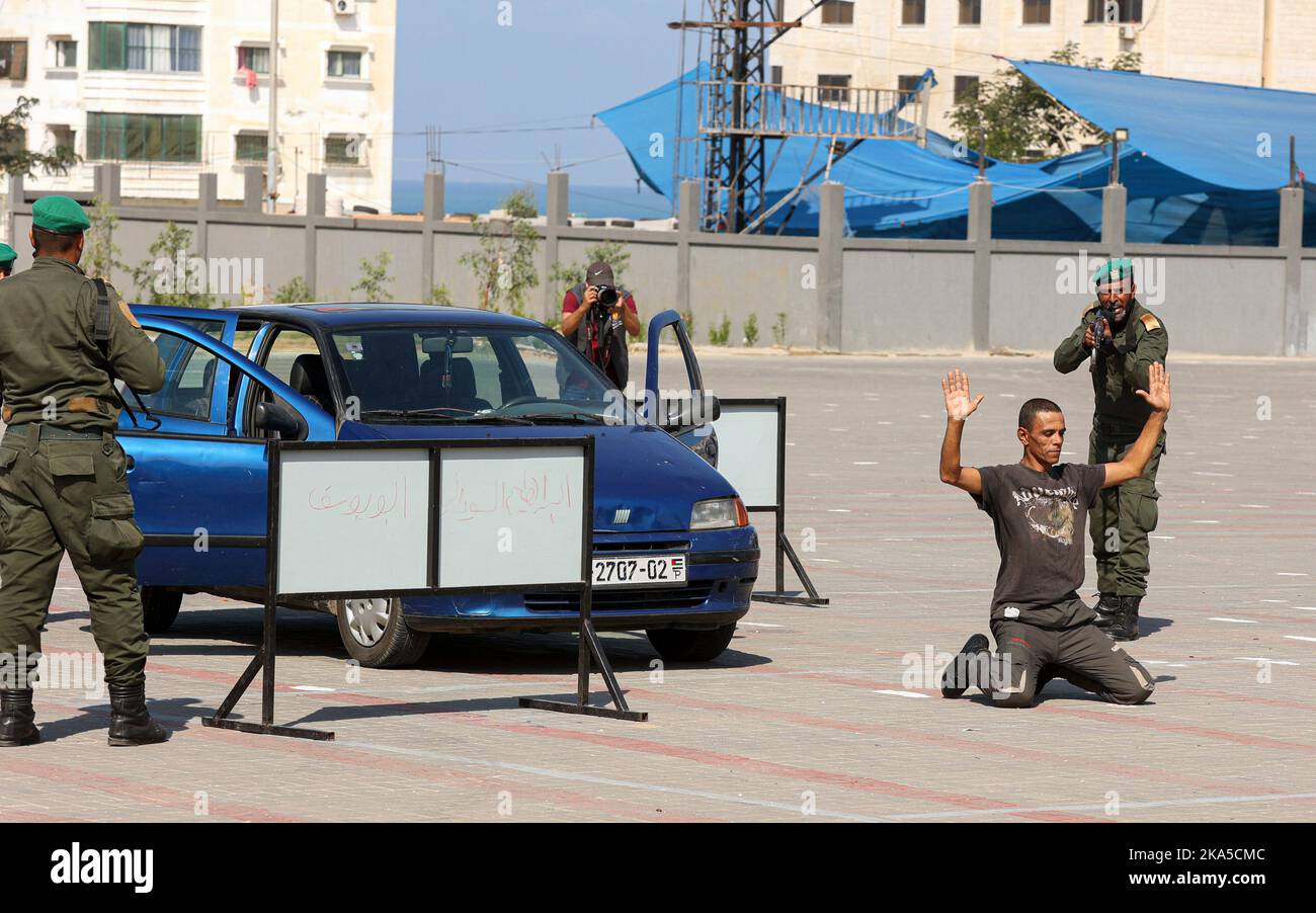 Gaza, Palestine. 31st Oct, 2022. Members of the Hamas security forces ...