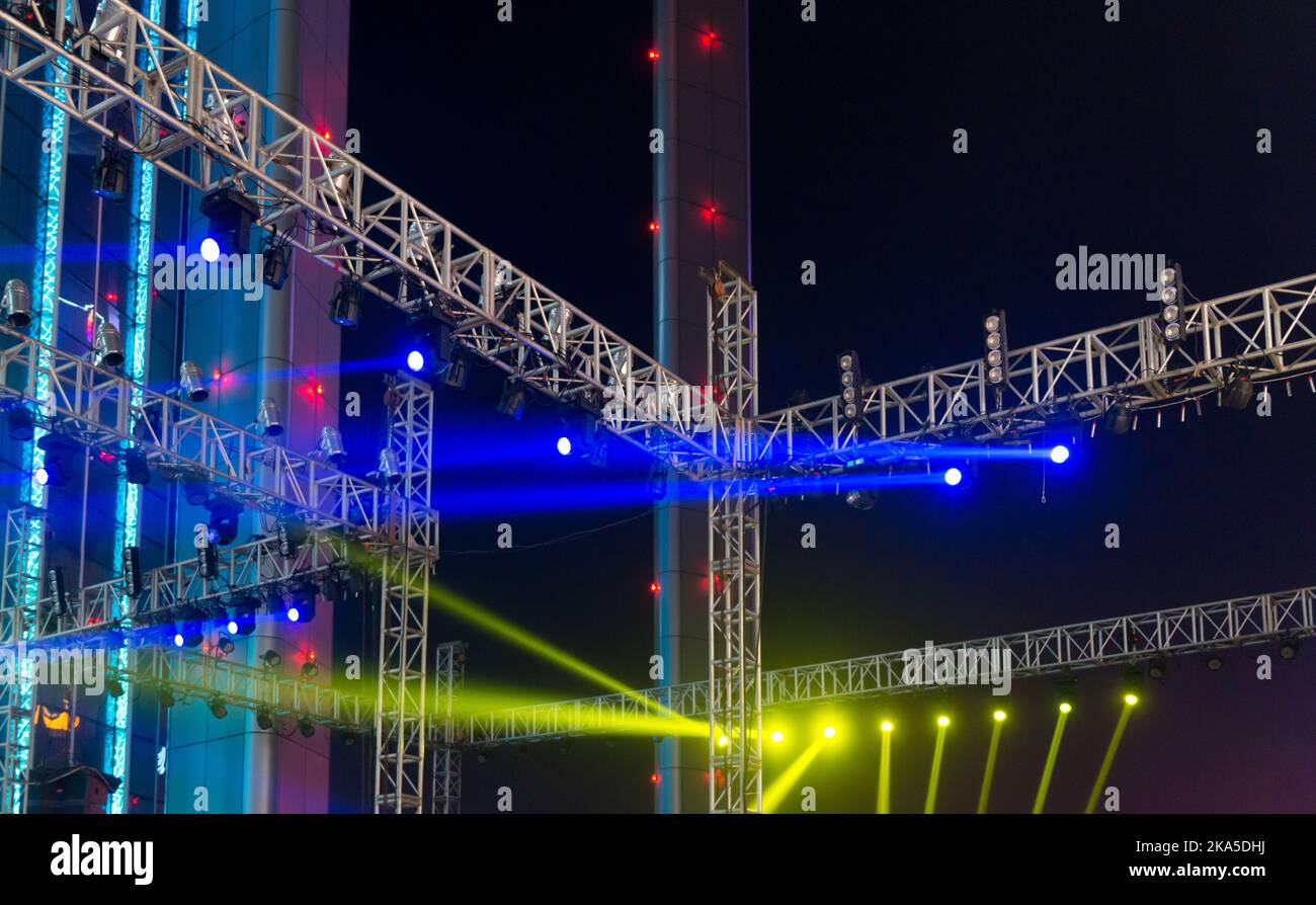 multiple spotlights on a theatre stage lighting rig Stock Photo - Alamy